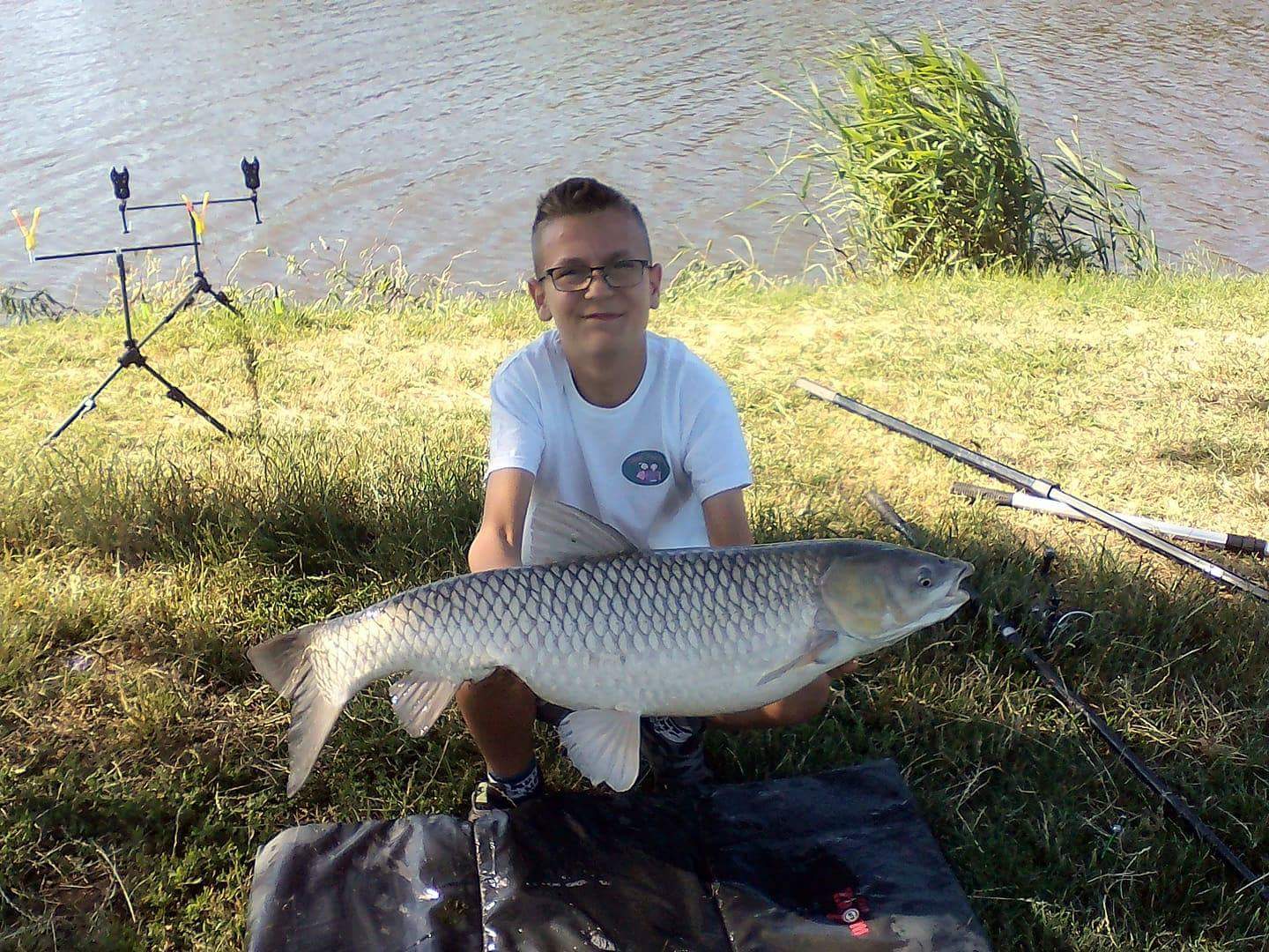 tibi2004 - Amur - Haldorádó horgász áruház